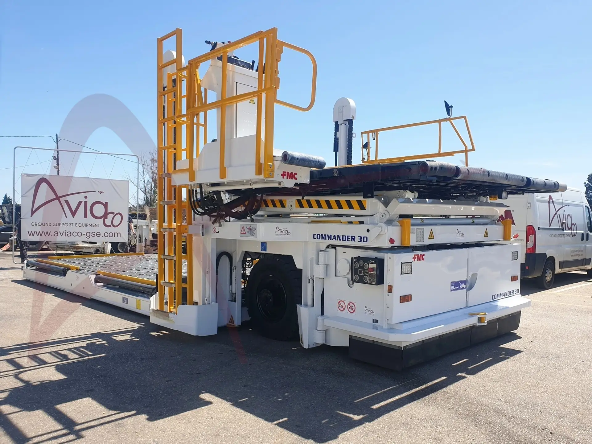 FMC COMMANDER 30 | Cargo Loaders | Aviaco GSE