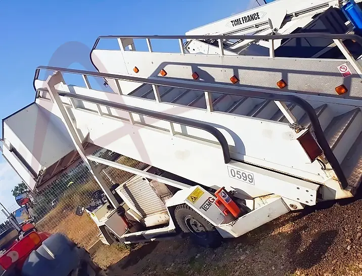 TEMG TG2244 | Passenger Stairs | Aviaco GSE