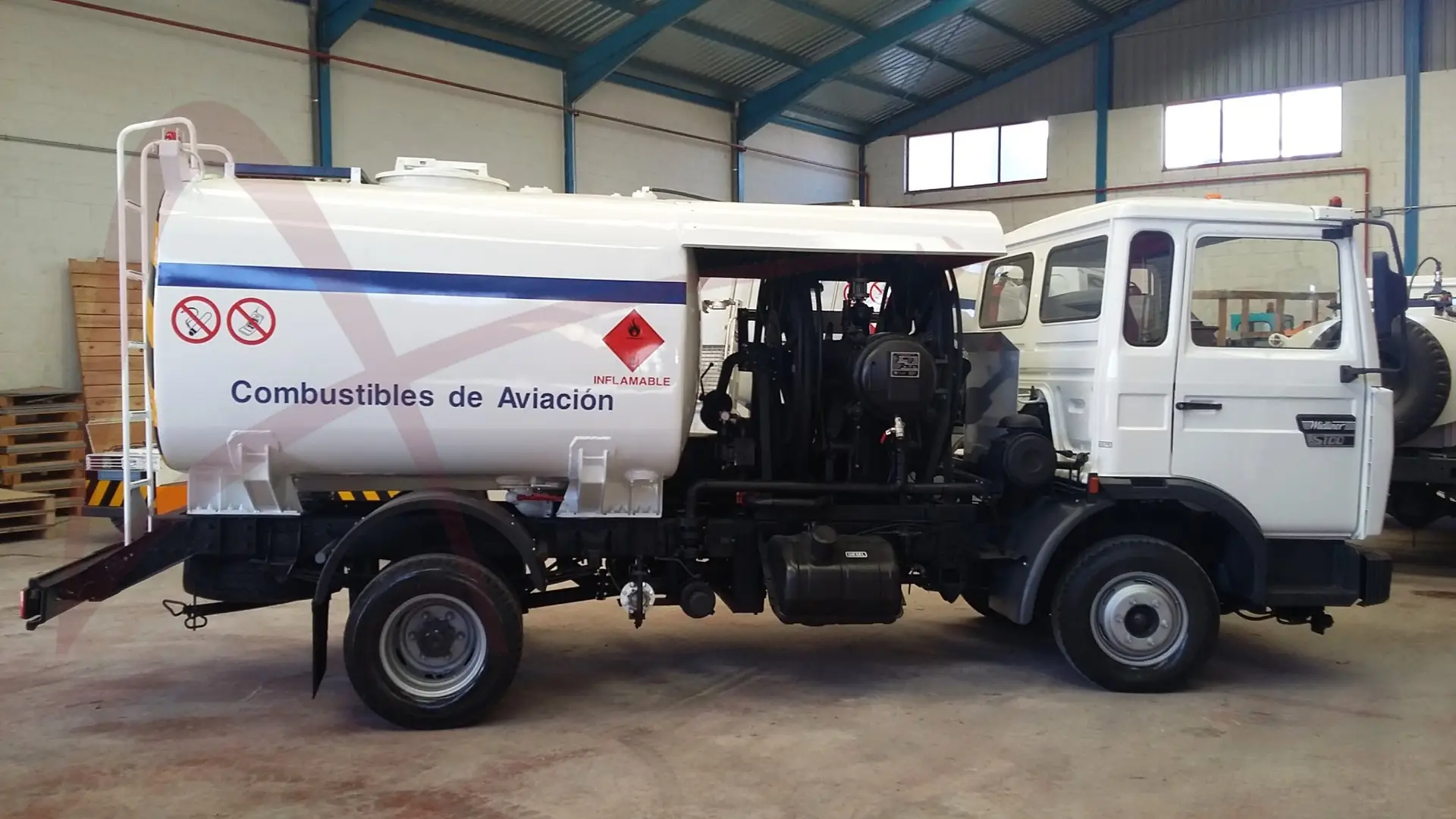 AVGAS B-100 | Fuel Trucks & Refuelers | Aviaco GSE