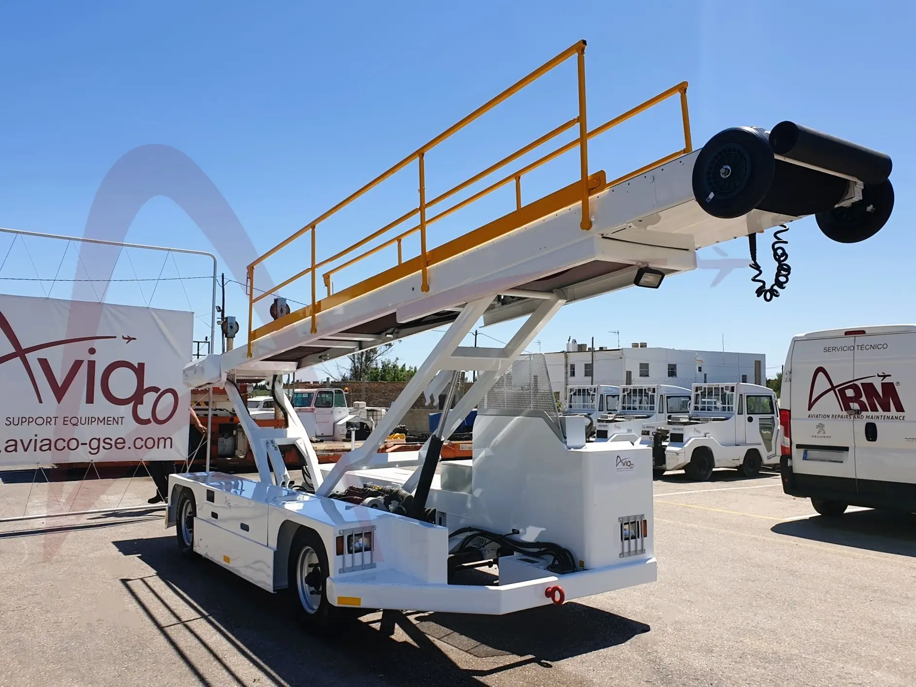 CHARLATTE CBL2000D | Belt Loaders | Aviaco GSE