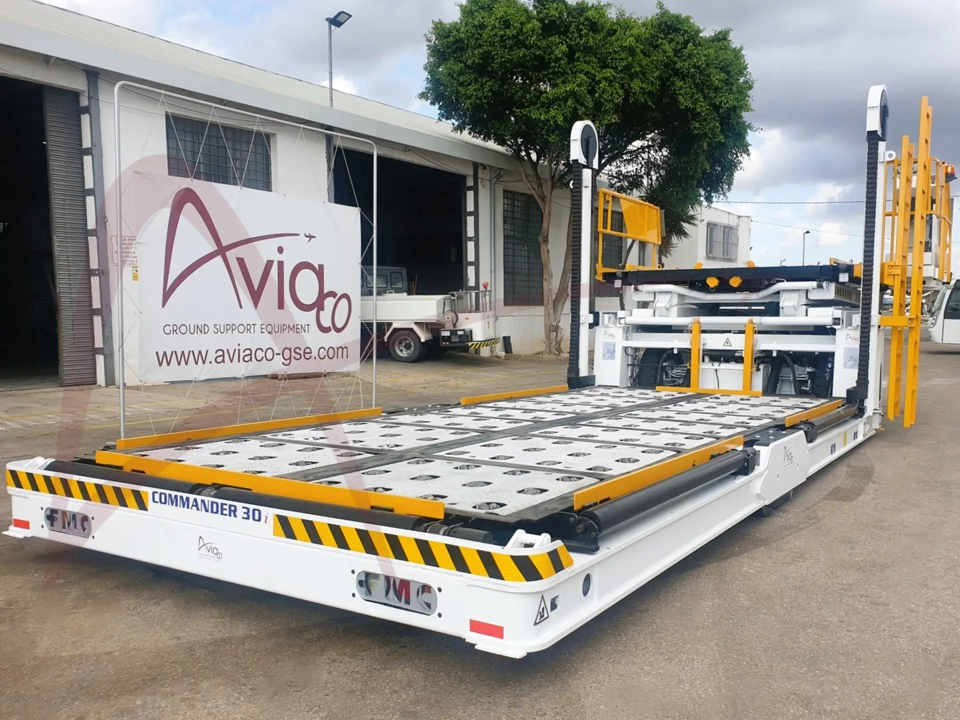 FMC COMMANDER 30i | Cargo Loaders | Aviaco GSE