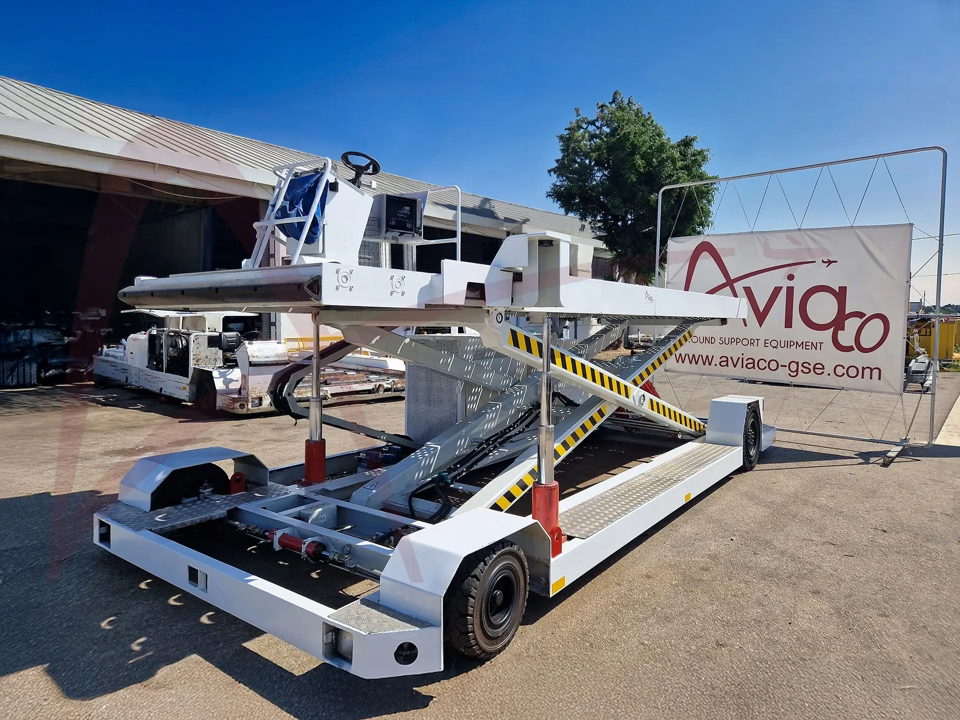 FMC CLT8 | Cargo Loaders | Aviaco GSE
